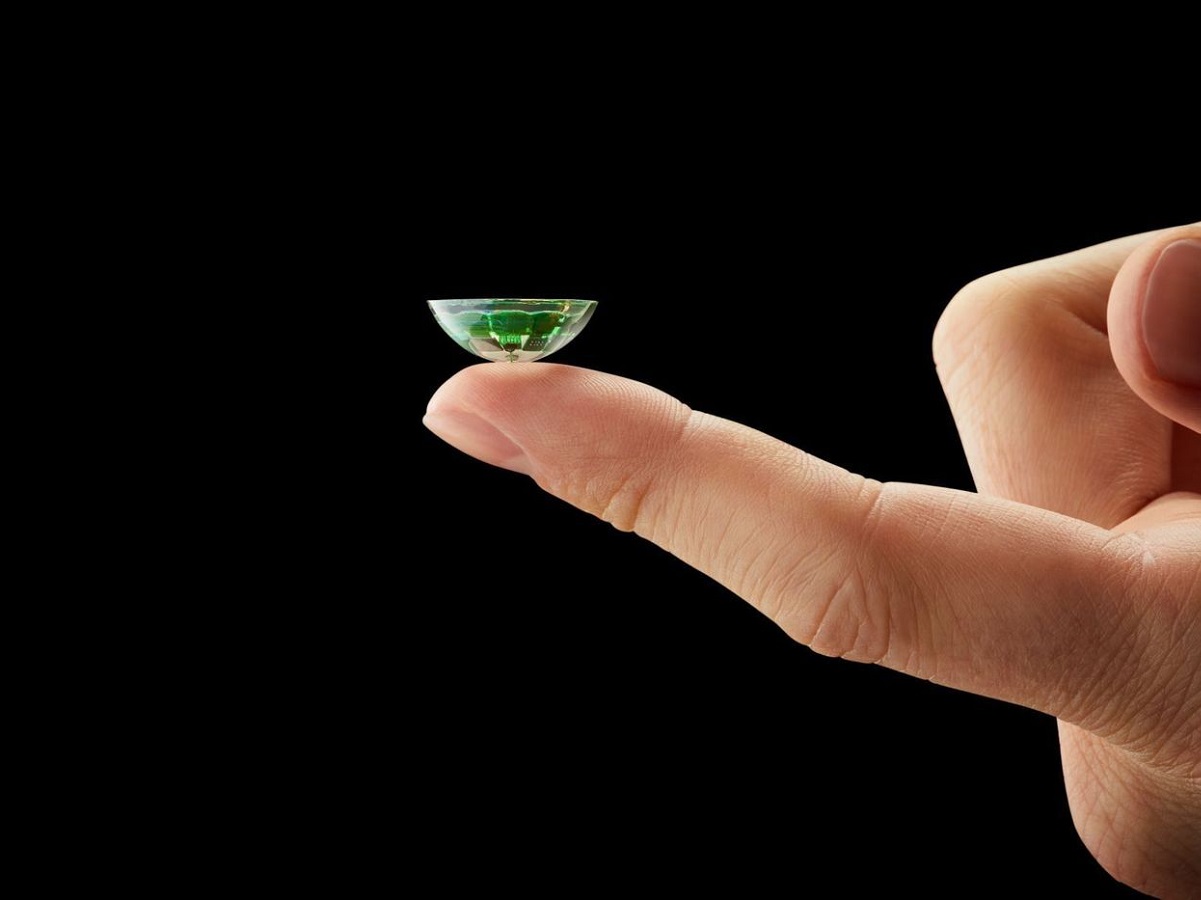 New AR Contact Lens Merges IRL and Metaverse