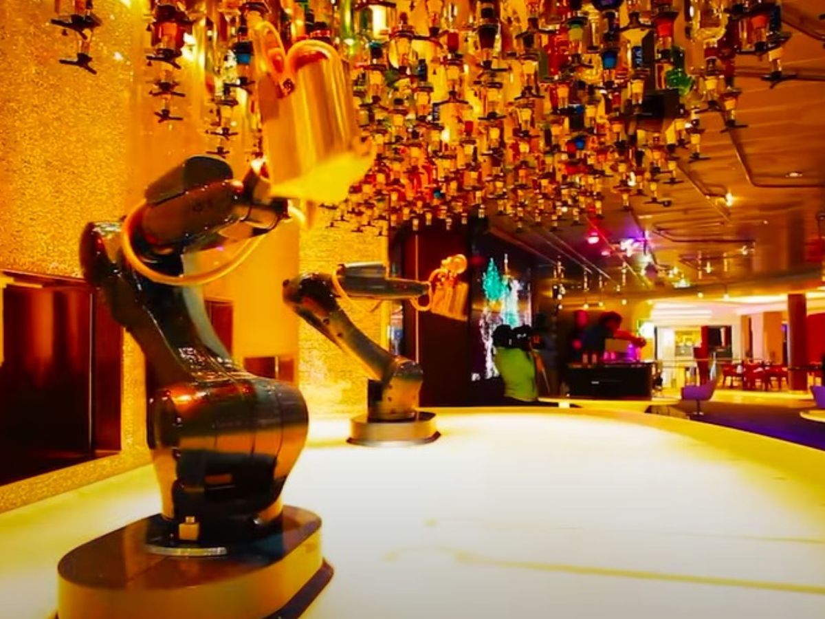 Robot Bartender: Makes Tasty Cocktails, Unions Prepare to Strike