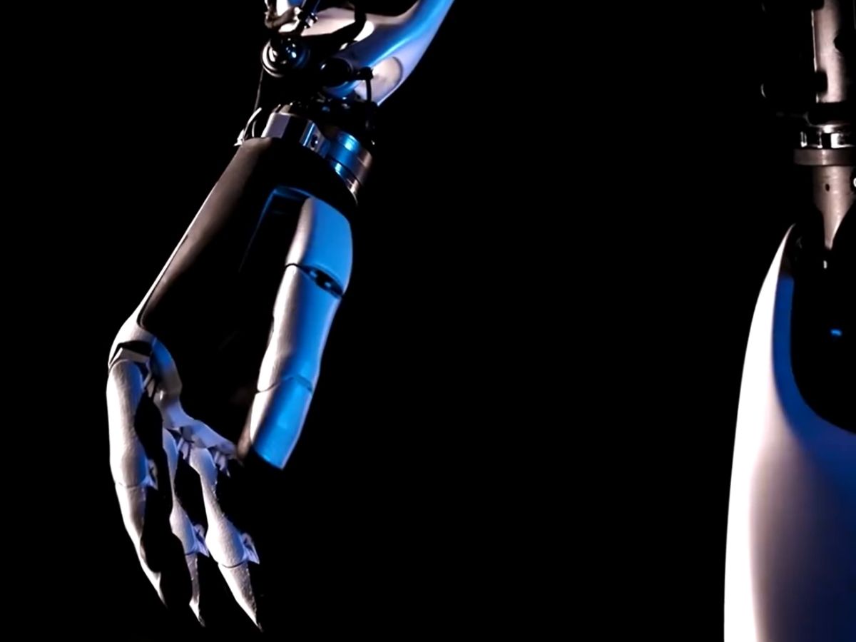 Tesla Optimus Humanoid Robot: Musk Hopes for Mass Production